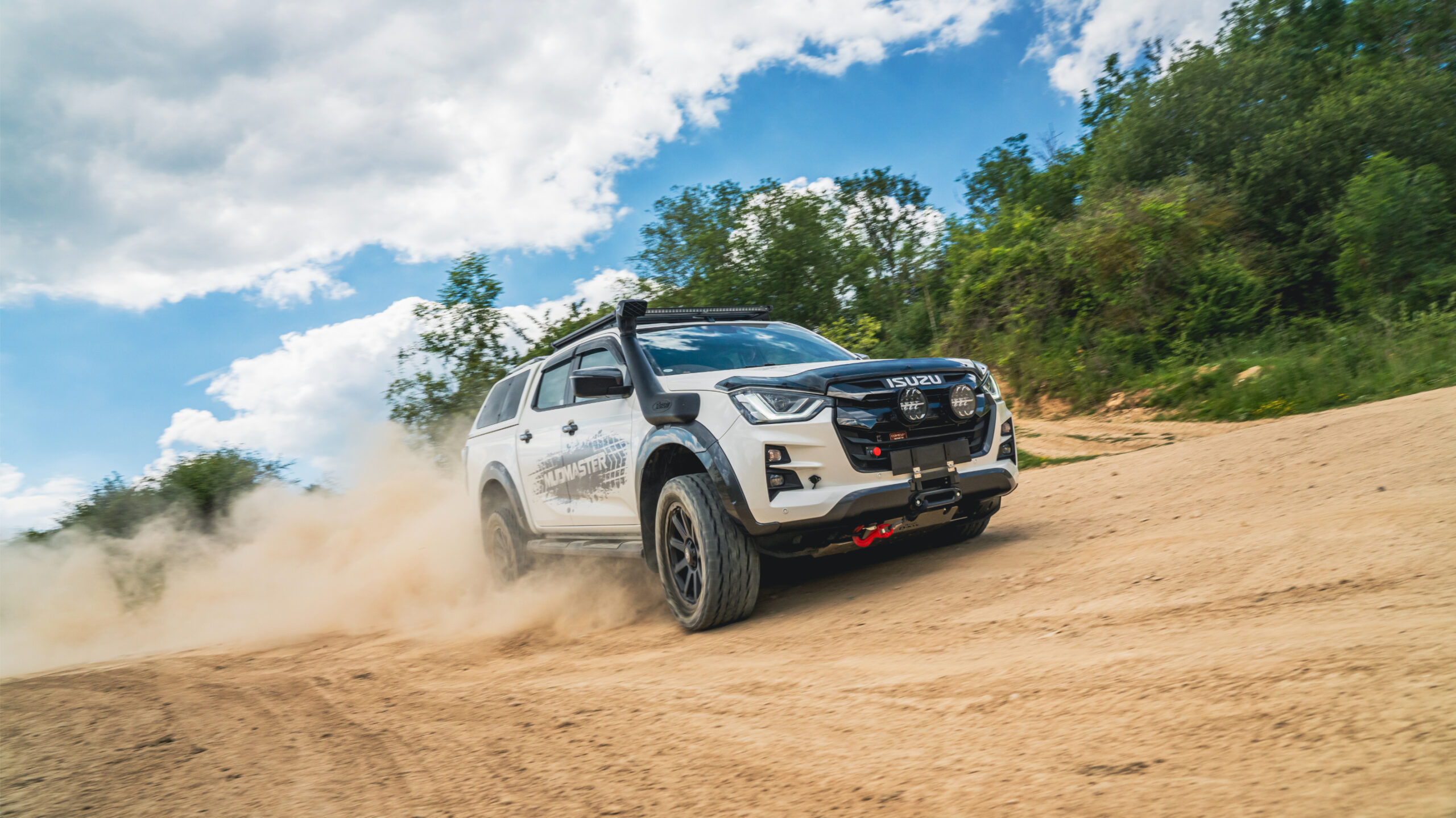 ISUZU UNVEILS ULTIMATE OFF-ROAD MACHINE: D-MAX MUDMASTER | Hunt Forest ...