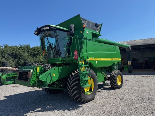 John Deere 9780i HillMaster Combine | Hunt Forest Group